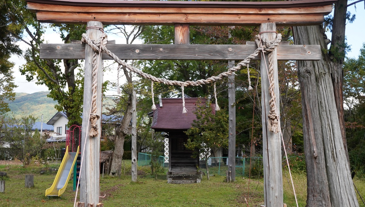 諏方家・大祝邸(すわけ・おおほうり てい) – 水波の隔て(Suiha no Hedate)